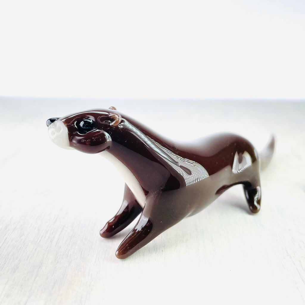 Handmade Glass Otter by Elizabeth Welch. – Smithsonia